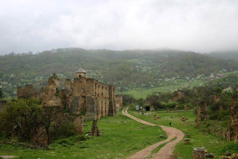 Campomaggiore Vecchio, il paese fantasma